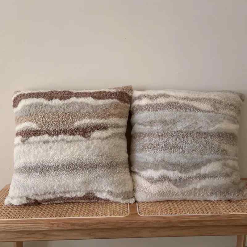 ・サイズ: 45x45cm・カラー展開: 黒、山川灰、流沙驼、流沙灰・柄: 幾何抽象・スタイル: モダンシンプル・仕様: 45x45cm（枕カバー）・使用空間: リビング