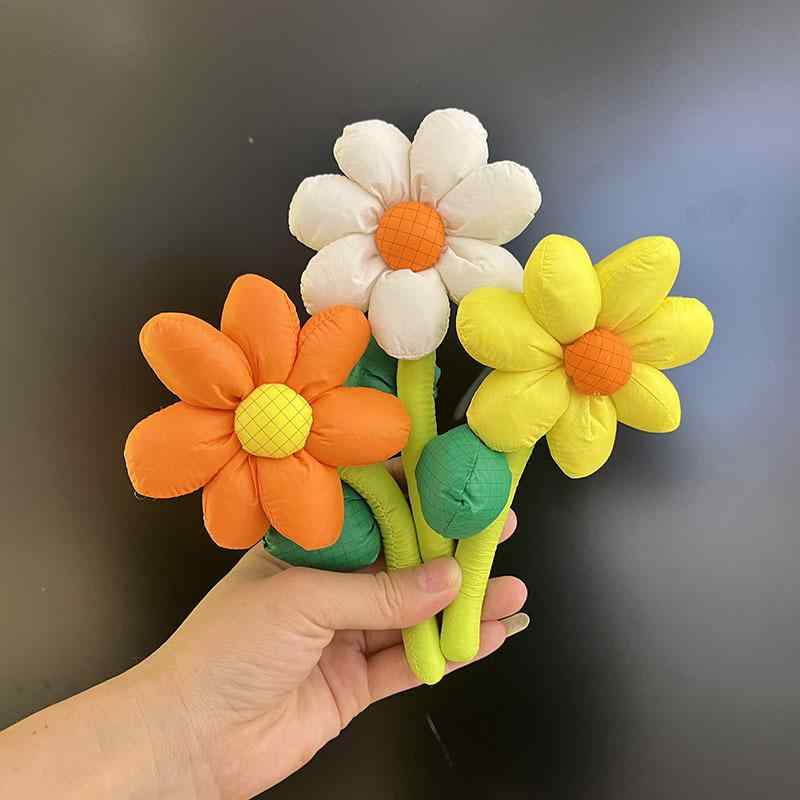 ・カテゴリ: ブローチ・スタイル: 田園・素材: 布・対象: 女性用・デザイン: 花・製法: 手作り・カラー展開: オレンジ、ホワイト、イエロー、ライトブラウン
