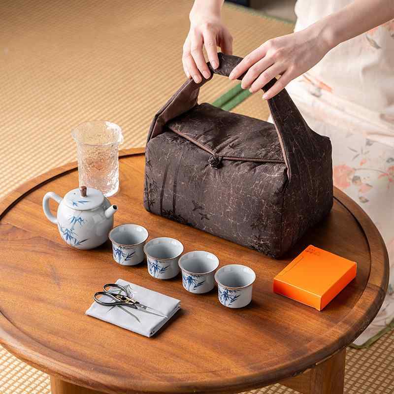 ・カテゴリ: 茶道用収納バッグ・主な素材: 布・スタイル: 新中式・カラー展開: 玄霧-大壺袋、玄霧-小壺袋、玄霧-シングルカップ袋、玄霧-クイックカップ袋、玄霧-1壺2カップ収納バッグ、玄霧-2壺6カップ収納バッグ、玄霧-フルセット収納バッグ