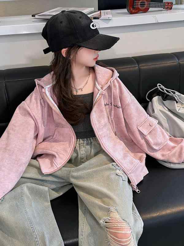 ・カテゴリ: 子ども用アウター・ジャケット・コート・性別: 女の子・襟型: レギュラーカラー・スタイル: 韓国風・柄: 無地、アルファベット・厚み: 普通・生地加工: 柔軟加工・フード: フード付き（取り外し不可）・デザイン要素: スポーツ...