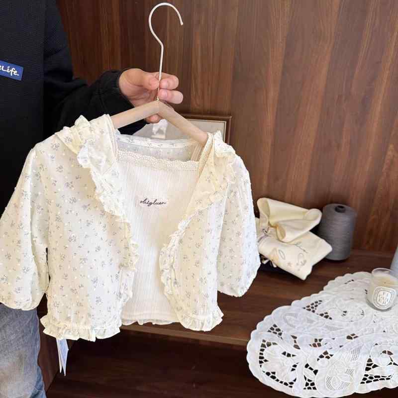・カテゴリ: 子供用アウター・対象性別: 女の子・対象年齢: 中小童（3～8歳、身長100～140cm）・ネックライン: クルーネック・スタイル: 韓国風・柄: 花柄・生地の厚さ: 普通・生地加工: 柔軟加工・フード: フードなし・デザイン...