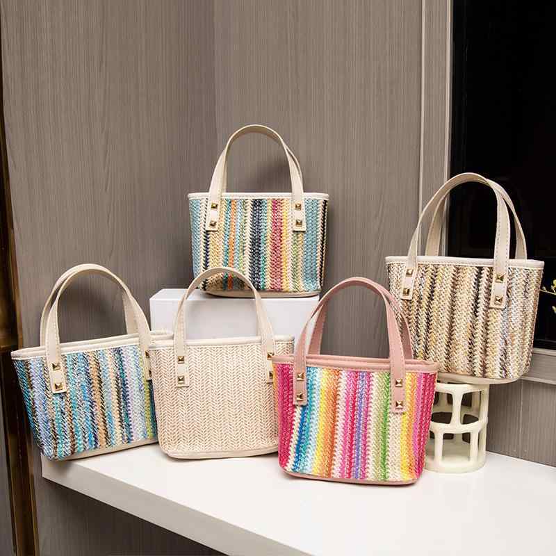 ・スタイル: 都市ミニマル・バッグの形状: バケツバッグ・サイズ: 小・裏地素材: ポリエステル・バッグの形: 横長長方形・開閉方法: ファスナー・硬度: やや柔らかめ・対応シーン: 日常
