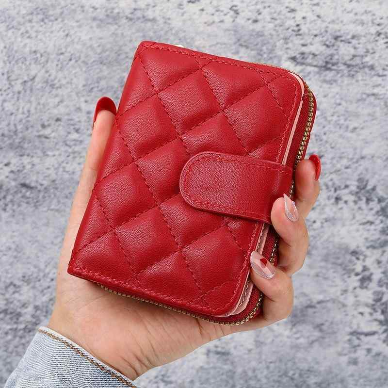・カテゴリ: 二つ折り財布・スタイル: 欧米風レトロ・デザイン: ステッチ・柄: 無地・仕様: カード入れ17枚、非磁気化防止、スキミング防止・カラー展開: レッド、ダークピンク、ブラック、ブラウン、イエロー、ピンク、ダークグリーン、ブルー...