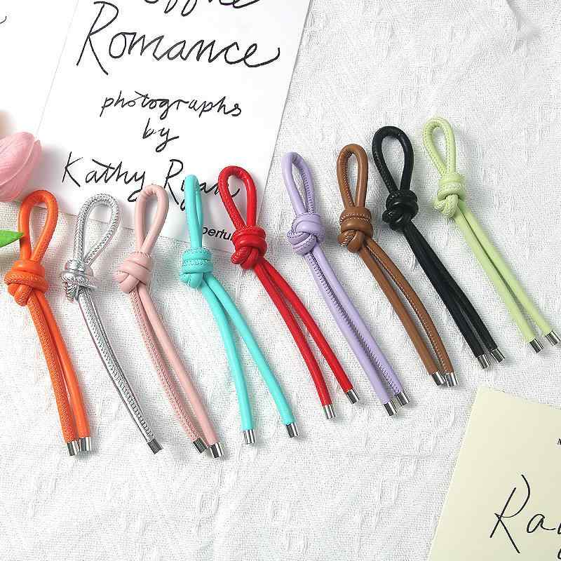 ・製法: 手編みみみ・素材: 人工皮革・スタイル: シンプル・タイプ: バッグチャーム・柄: 十字架、王冠、ローマ数字・デザイン要素: フリンジ・スタイル分類: ファッション通勤
