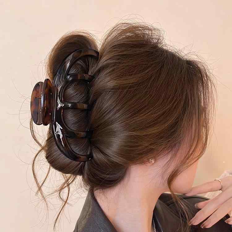 ・スタイル: 韓国風・ヘアクリップ分類: バンスクリップ・カラー展開: ブラウンレオパード、グレーレオパード、ブライトブラック・カテゴリ: ヘアアクセサリー・対象: レディース