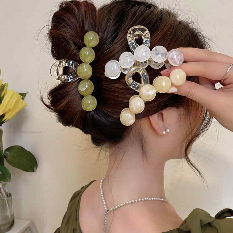 ・カテゴリ: ヘアアクセサリー・対象: キッズ・タイプ: バンスクリップ・カラー展開: ミルクホワイト、フレッシュグリーン、アプリコットベージュ・スタイル: フェミニン、ガーリー