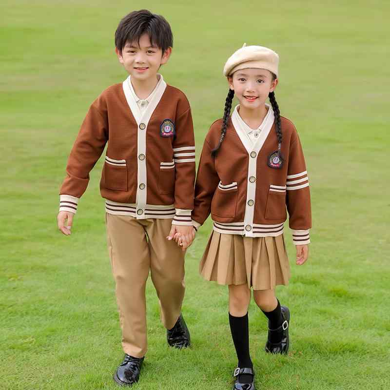・スタイル: 英国風・対象年齢: 8歳以上（身長140cm以上）・対象性別: 男女兼用・留め具の種類: シングルブレスト・デザイン要素: スポーツ、セットアップ、トレンド・生地加工: シャーリング、ソフト加工・主な素材: 綿 95%・フード...