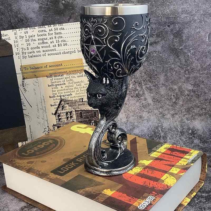 ・カテゴリ: カクテルグラス、コップ・主な素材: ステンレス・容量: 101-200ml・スタイル: レトロ調、ライトラグジュアリーレトロ・デザイン展開: 黒猫、スカル、白馬、ドラゴン、白狼・個数: 1個・重量: 約300g・サイズ: 200ml