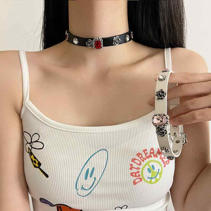 ・カテゴリ: ネックストラップ・スタイル: 個性的・主な素材: 合金・チェーンの種類: デコルテチェーン・ペンダント素材: 合金・長さ: 41cm-50cm・カラー展開: ブラック・デザイン: 幾何学、スタッズ、星