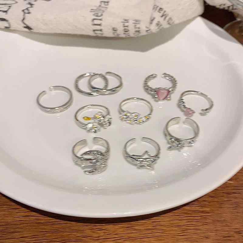 ・カテゴリ: 指輪、リング・素材: 合金・デザイン: ハート、星・加工技術: 電気メッキ・スタイル: レディース、韓国風、フレッシュ、フェミニン・カラー展開: シルバー（3点セット）、シルバー（ピンクハート）・サイズ展開: フリーサイズ（調...