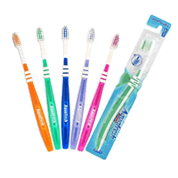 アース アクアフレッシュ 歯ブラシ ふつう 商品説明 『アース アクアフレッシュ 歯ブラシ ふつう』 ●歯グキにやさしい！ ●丸めた毛先 歯ぐきにやさしい丸めた毛先 ●柔らかなネック 余分な圧力を吸収して歯ぐきにやさしいブラッシング ●すべ...