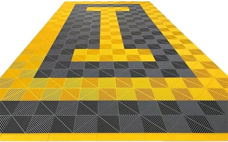 【サイズ】1枚約幅40CM×奥行40CM×高さ1.8CM 【実用性・耐久性】ガレージの床の汚れ防止、作業効率アップ、モチベーションアップの軽量なガレージタイルです。水はけが良く、滑り止め効果があり、油汚れや土汚れなどの場合は洗えばキレイにな...