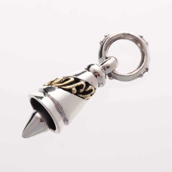 素材 シルバー925、真鍮、キュービック2.0mm サイズ H37mm W6.5〜11mm 特徴 真鍮唐草のモチーフがベルにきざまれたベルデザイントップ！ 注意 ※チェーン別売りになります。※モニターによりシルバーの輝き方が多少異なる場合が...