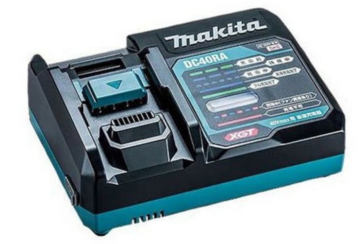 マキタ 40Vmax用 急速充電器 DC40RA 商品説明 USB機器充電可能(出力電流2.4A) ◆電圧　：　直流36V(40Vmax) ◆充電時間　：　 BL4025 実用充電:約19分 / フル充電:約28分 BL4040 実用充電:...