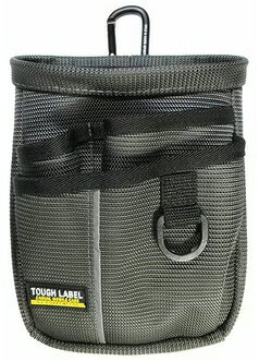 TOUGH LABEL SMART CASE 商品説明 プロ用腰袋に使用する高強度ポリエステル採用 本体/1680D ポリエステル・EVA カラビナ/アルミニウム サイズ：幅135×縦190×厚さ80cm(カラビナを除く) 重量 175g ...