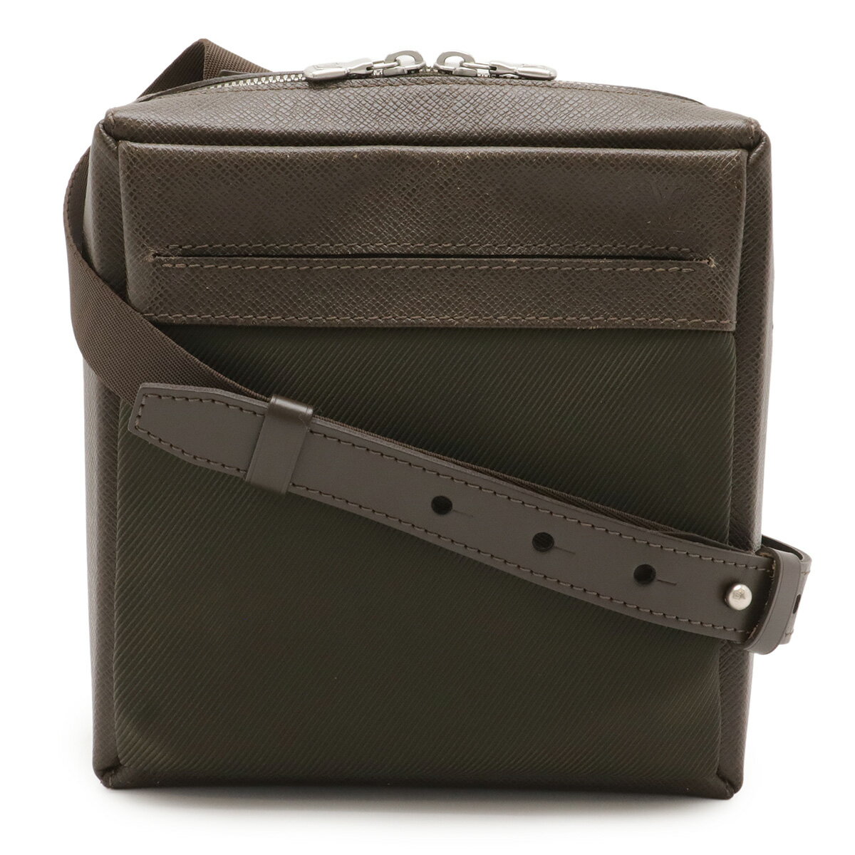 商品説明 程度 中古 ABランク サイズ W19cm H19cm D5.5cm ショルダー最長約129cm(7段階調節可) 材質 タイガレザー/キャンバス カラー グリズリ 仕様 外側ポケット2 付属品 なし 重さ 約420g コンディショ...