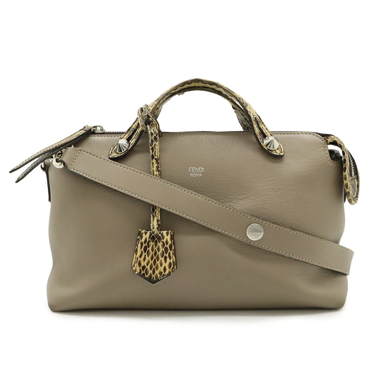 商品説明 程度 中古 Bランク サイズ W28cm H18cm D13cm ショルダーストラップ最長約117cm(調節可、金具含む) 材質 レザー/パイソン カラー グレージュ/ベージュ 仕様 内側間仕切りファスナーポケット1、小ポケット2...