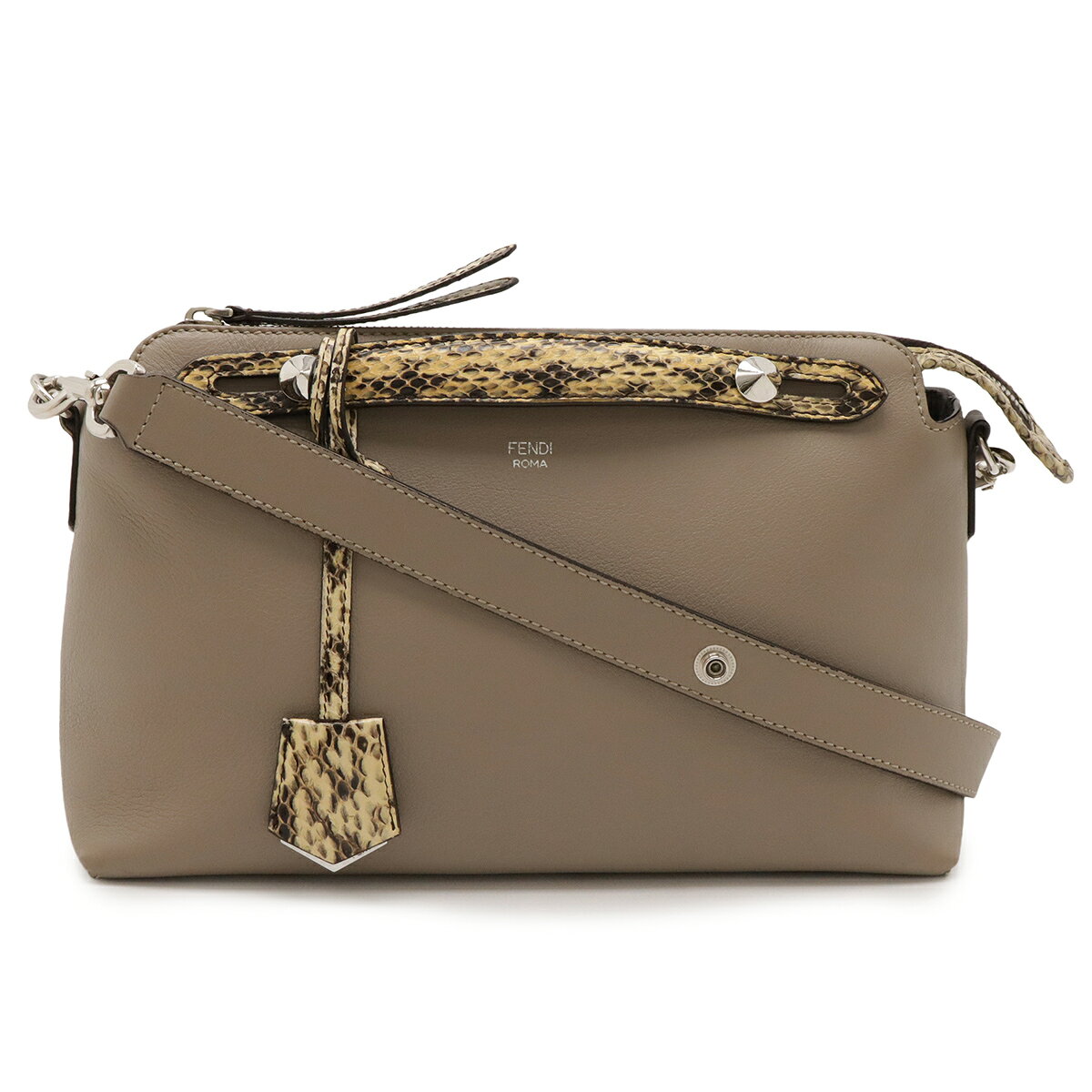 商品説明 程度 中古 ABランク サイズ W28cm H18cm D13cm ショルダーストラップ最長約116cm(調節可、金具含む) 材質 レザー/パイソン カラー グレージュ/ベージュ 仕様 内側間仕切りファスナーポケット1、小ポケット...