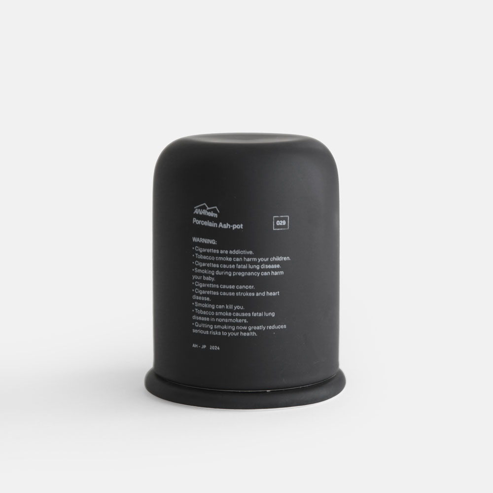 item:ANAheim Porcelain Ash-Pot(Black) brand:ANAheim（アナハイム） "ANAheim"の磁器製・電子タバコ専用灰皿。灰皿らしさを感じさせない、ミニマルで洗練されたデザインが魅力のアイテムです...
