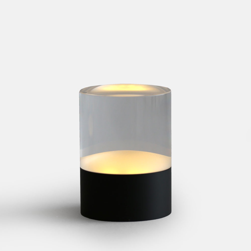 item:GLOW ROD L 6×8cm brand:UYUNI LIGHTING（ウユニライティング） GLOW RODは、北欧ミニマリズムと多様な機能美が際立つライティングです。充電式かつコードレスで使用可能、さらに IP44 の防水...