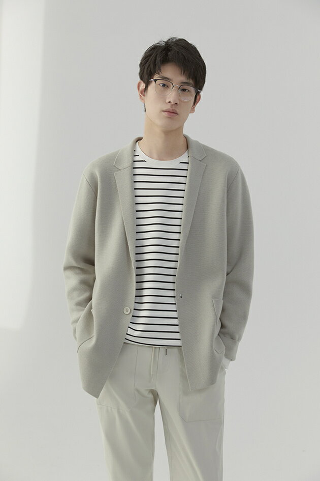 素材：ウール混紡 カラー：グレー　ブラック 生産国：中国 サイズM　胸囲106　肩幅45.5　袖丈57　着丈68cm サイズL　胸囲110　肩幅47　袖丈58　着丈69cm サイズXL　胸囲114　肩幅48.5　袖丈59　着丈70cm サイ...