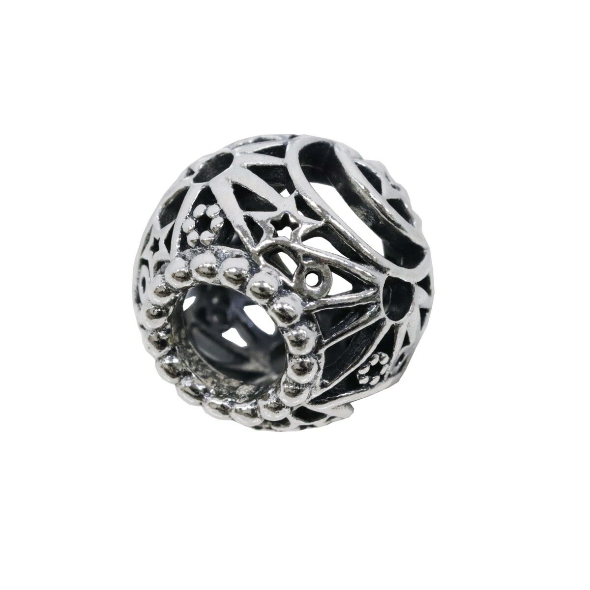 PANDORAは1982年にデンマーク・コペンハーゲンで誕生しました。現在、世界では100カ国以上で展開しているジュエリーブランドです。手ごろな価格でありながら、高品質な素材で手仕上げの精巧な作りが魅力です。スピリチュアルでかつ特別なシンボ...