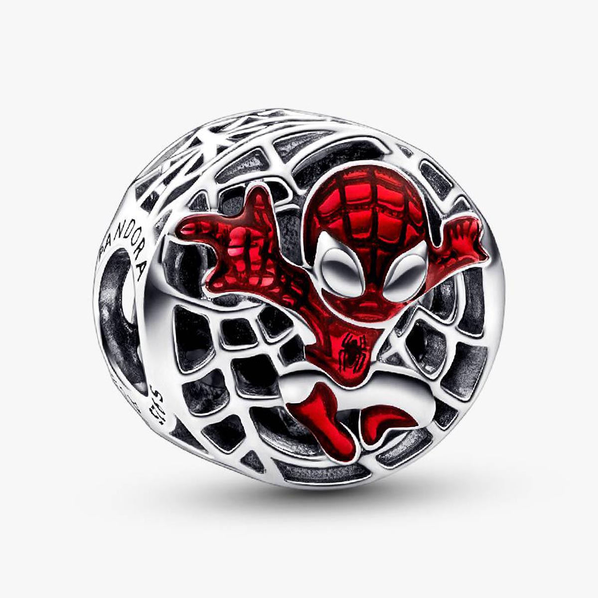 PANDORAは1982年にデンマーク・コペンハーゲンで誕生しました。現在、世界では100カ国以上で展開しているジュエリーブランドです。手ごろな価格でありながら、高品質な素材で手仕上げの精巧な作りが魅力です。あなたの街で活躍する人気者、スパ...