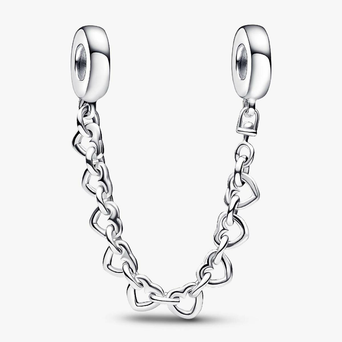 PANDORAは1982年にデンマーク・コペンハーゲンで誕生しました。現在、世界では100カ国以上で展開しているジュエリーブランドです。手ごろな価格でありながら、高品質な素材で手仕上げの精巧な作りが魅力です。リンクド ハート セーフティ チ...