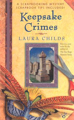 KEEPSAKE CRIMES Scrapbooking Mystery Laura Childs WRITERS DIGEST2003 Mass　Market　Paperbound English ISBN：9780425190746 洋...