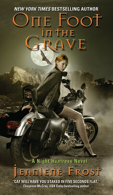 1 FOOT IN THE GRAVE Night Huntress Jeaniene Frost AVON BOOKS2008 Mass　Market　Paperbound English ISBN：9780061245091 洋書 Fi...