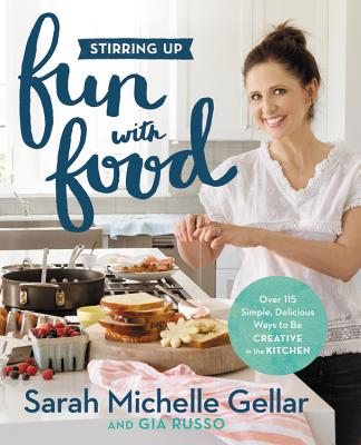 STIRRING UP FUN W/FOOD Sarah Michelle Gellar Gia Russo GRAND CENTRAL PUBL2017 Hardcover English ISBN：9781455538744 洋書 Fa...