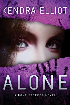 ALONE Bone Secrets Novel Kendra Elliot MONTLAKE ROMANCE2014 Paperback English ISBN：9781477809716 洋書 Fiction & Literature...
