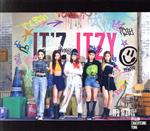 ITZY販売会社/発売会社：（株）ワーナーミュージック・ジャパン発売年月日：2021/12/22JAN：4943674344116／／付属品〜スライド式ボックス、P56フォトブック、トレカ2枚、IDカード1枚付