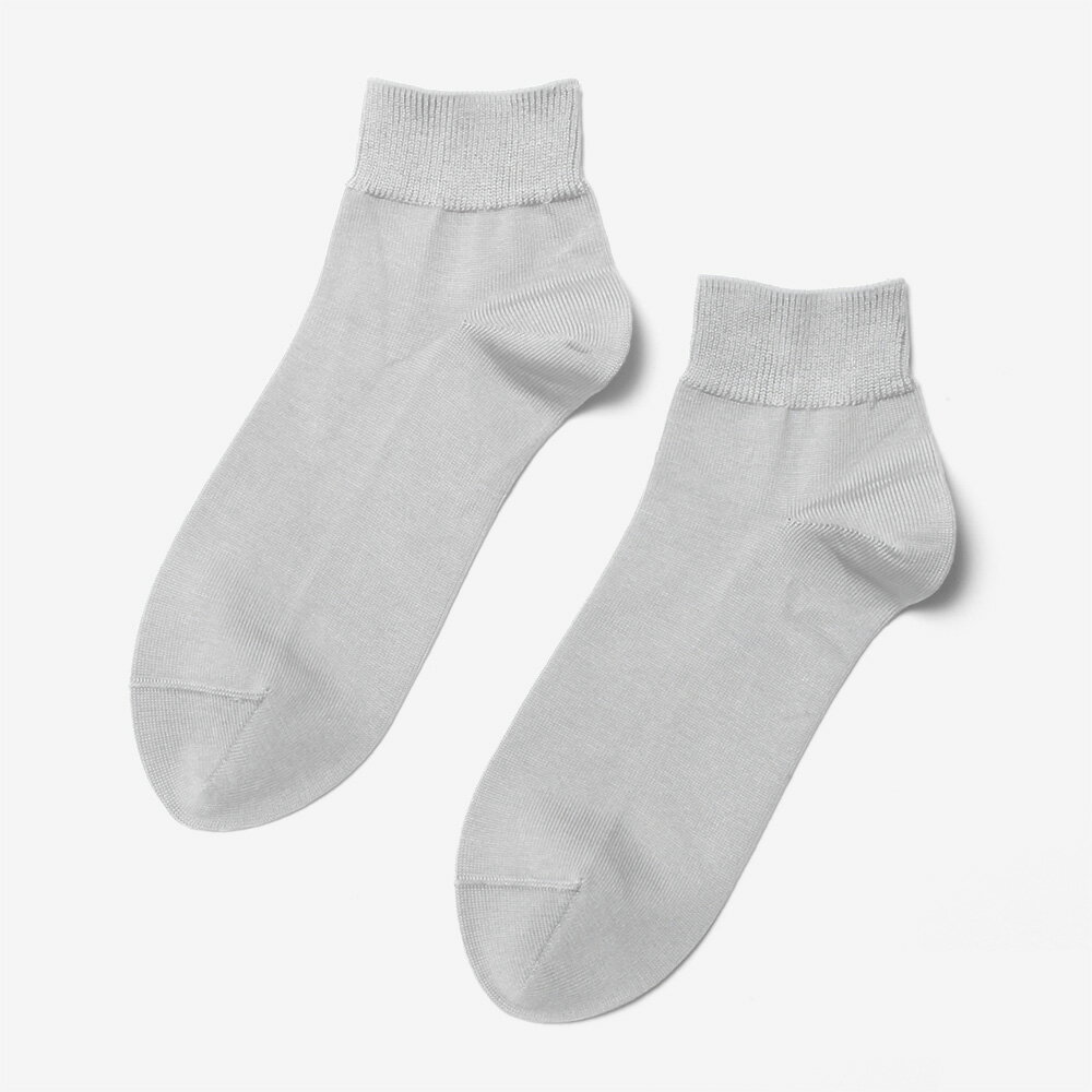 上質なエジプト綿はなめらかで、さらっとした肌触り。薄手の仕上がりで、靴の中でもたつきや遊びのないフィット感です。しかも、つま先は手作業による縫い合わせ（ハンドリンキング）なので縫い代のゴロつきがなく、ストレスを感じることはありません。洗濯を...