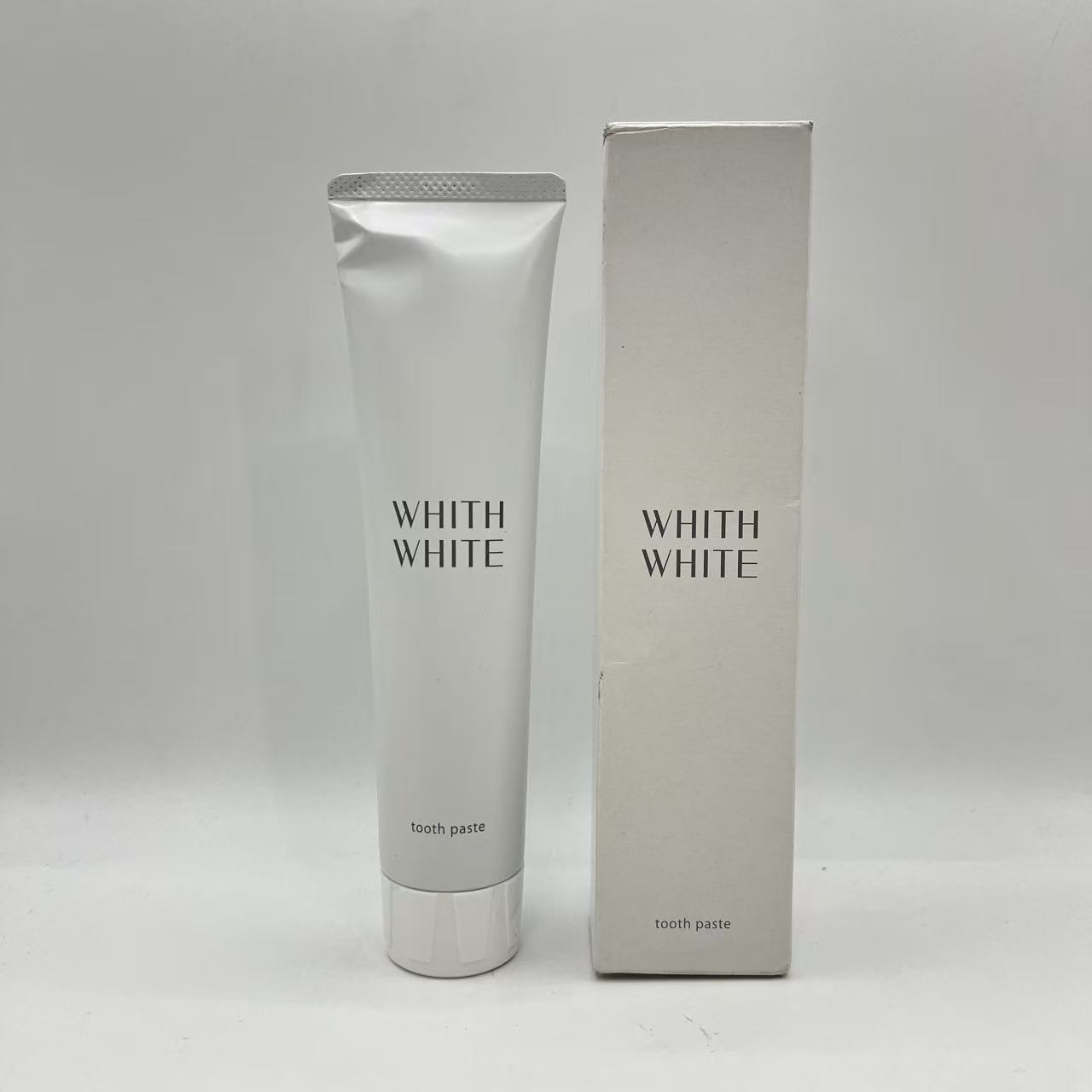 【お家でホワイトニング】歯の色はあなたの印象に大きく影響します。WHITH WHITEの薬用ホワイトニング歯磨き粉でケアして、歯本来の白さを取り戻し、明るく清潔な印象にしませんか 【なめらかなペーストタイプ】歯は意外と傷つきやすい、しかし歯...