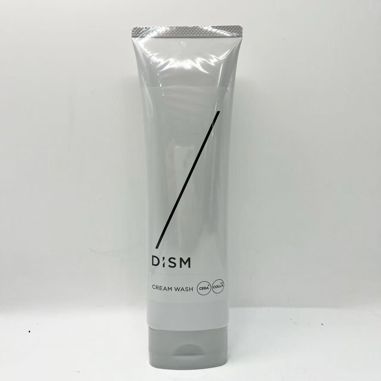 毎日のケアには、泡立てて使う“泡洗顔” 。乾燥や肌のごわつき・ざらつきが気になるときは、泡立てずに直接肌にマッサージするように塗布する"パック洗顔” を。お悩みの深さに合わせて選べる2Way設計。