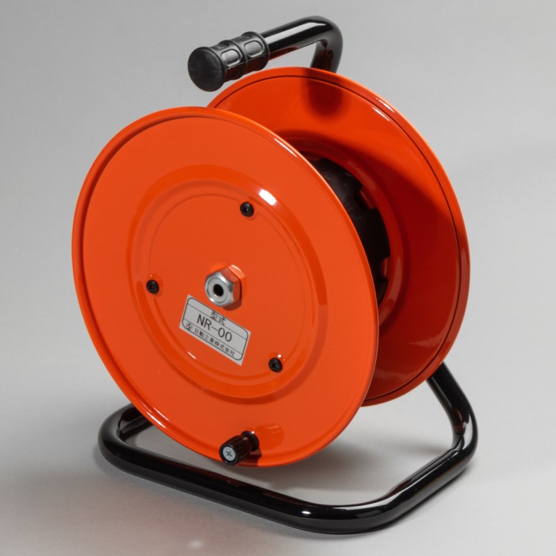 商品情報[ 商品詳細 ]●検尺ロープ用の取っ手が内側に向いているので、検尺ロープのストラップが容易に掛けられます。検尺ロープは100mまで巻取が可能です。*検尺ロープは別売です(EKA197)●検尺ロープ用巻取器。ロープ100mまで巻取可能...