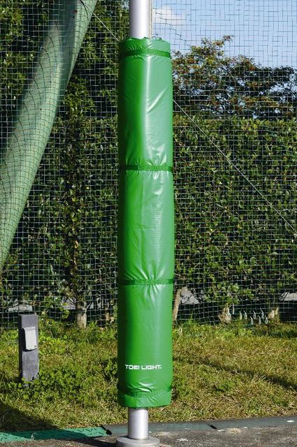 商品情報[ 商品詳細 ]●運賃ランク　39●外被：ターポリン、芯材：ポリエチレン・ウレタン(4層仕上)●1枚●幅90×長さ180×厚さ4cm●重さ3kG●D管付ベルト固定式●丸パイプゴール用[ カラー ]緑&nbsp;こちらの商品はメーカー...