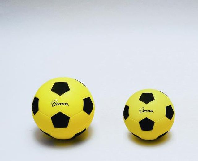 商品情報[ 商品詳細 ]●運賃ランク　3●ポリウレタン●直径約19cm●重さ約250g●人気のソフトモールドボール「サッカー」。小さめサイズと大きめサイズをご用意しました。安全素材のサッカーボールを幅広くご活用ください。&nbsp;こちらの...