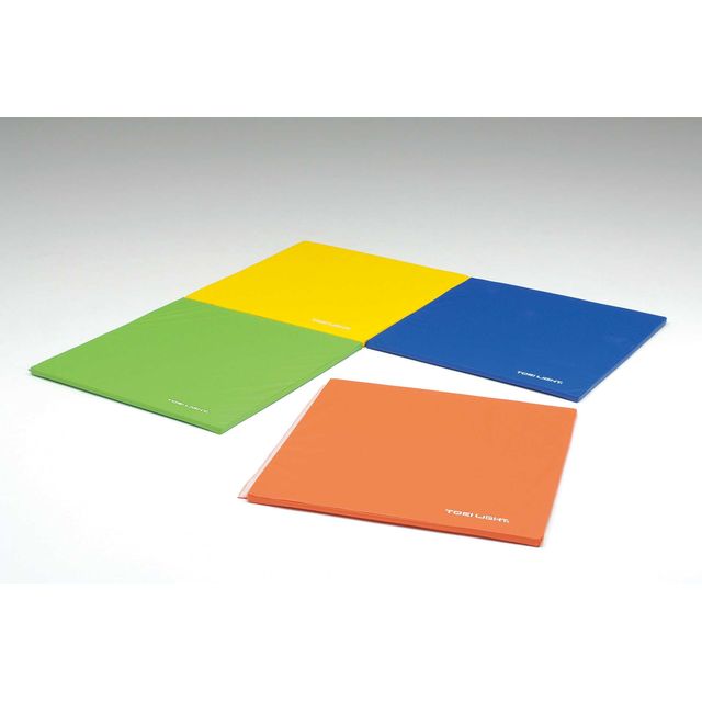 商品情報[ 商品詳細 ]●運賃ランク　8マット運動、床運動、ストレッチマット等幅広くご使用頂けます。●幅90×長さ90×厚さ4cm●重さ2kg●芯材:ポリエチレンフォーム、外被:抗菌ターポリン(抗菌・防炎加工済)●裏面すべり止め付●厚さ4c...