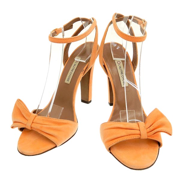 商品タイトル ロートレショーズL' Autre Chose スエード ヒール サンダル オレンジ系 size37 1/2 [M03022] 管理番号 BR09023 状態ランク B 状態詳細 一部に傷や汚れなどの使用感はありますが、使用に問...