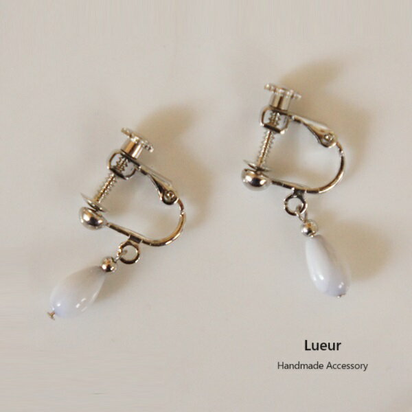 ― 作家 ― [ Lueur - リュール - ] アクセサリー作家。 岡山県。 繊細でシック。 大人のためのアクセサリーを作り上げる。 商品説明素材 素材：シェル 金具：真鍮製 サイズ SIZE：高さ約2cm・幅約0.5cm 平置き計測　...