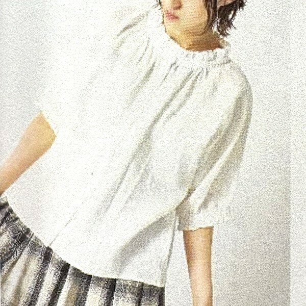 商品説明素材 リネン100% サイズ SIZE:F 身丈60cm バスト巾76cm 天巾21cm 襟フリル巾2cm 袖フリル巾1cm 平置き計測　多少の誤差あり モデル身長167cm カラーについて 商品写真はできる限り実物の色に近づけるよ...