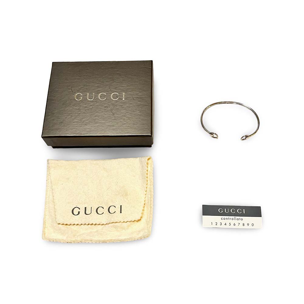 商品情報 特長 GUCCIのヴィンテージバングルが入荷しました。 GUCCIを象徴するホースビットをモチーフとしており、現行品にはない唯一無二の味わいのあるメキシコ製のお品です。 一点物となりますので、ぜひこの機会にご検討ください。 ブラン...