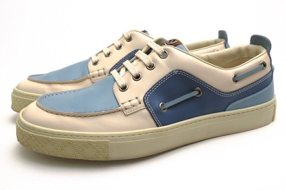 BRANDINGの全商品で利用可↓↓1%OFFクーポン↓↓GUCCI グッチ デッキシューズ メンズ 308236 AKSZO 9080 カーフレザー 牛革商品説明1923年、グッチオ・グッチが高級皮革製品の店をフィレンツェに創業しました。...