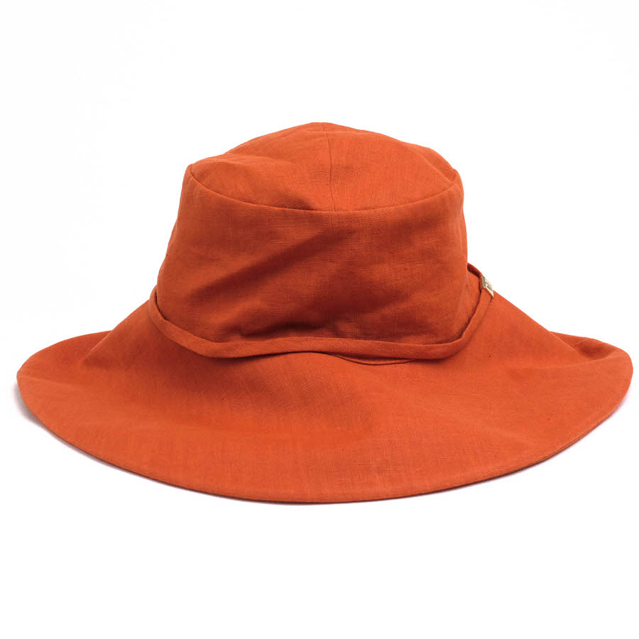 BRANDINGの全商品で利用可↓↓1%OFFクーポン↓↓HELEN KAMINSKI ヘレンカミンスキー 帽子 レディース PINA 商品説明ラフィアを素材に伝統的な手法を用いてハンドクラフトで仕上げたスタイリッシュで機能的な女性向けヘッ...