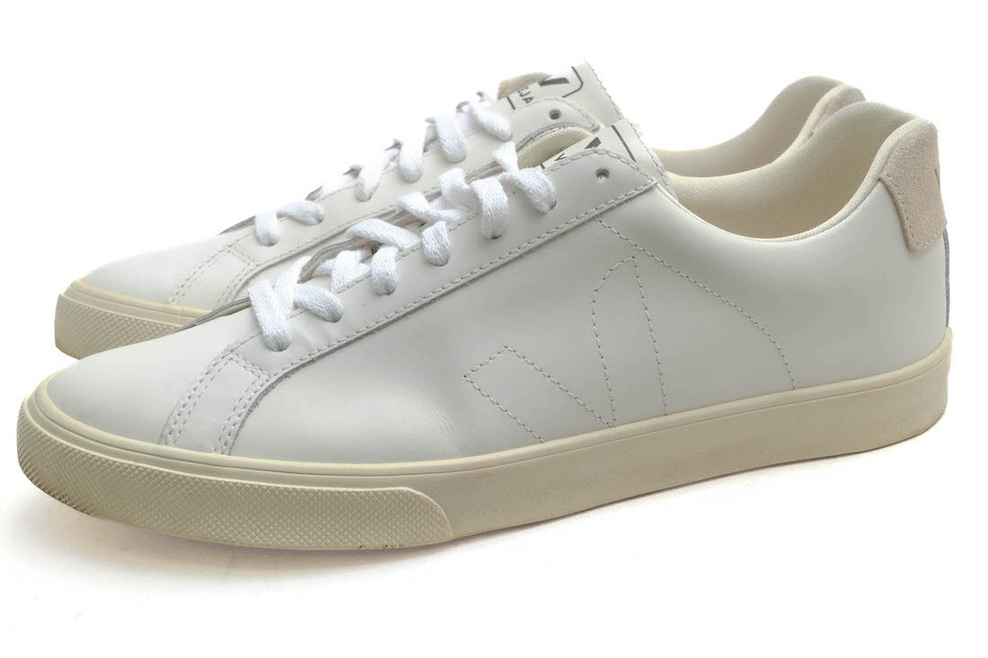BRANDINGの全商品で利用可↓↓1%OFFクーポン↓↓VEJA / ヴェジャVEJA ヴェジャ ローカットスニーカー VJEA002001 ESPLAR LOW 牛革商品説明2005年、フランスに誕生した「VEJA（ヴェジャ）」は、持続...