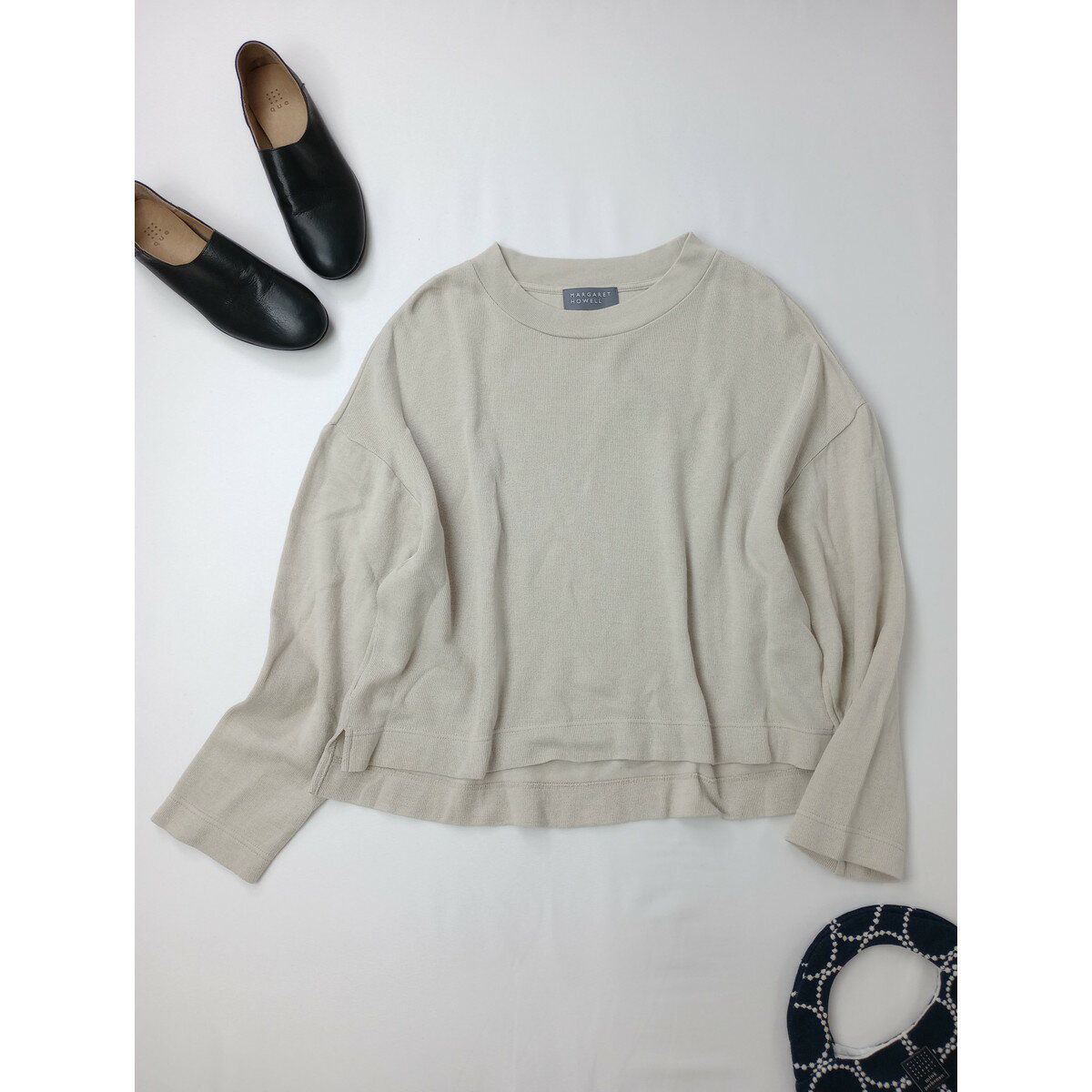 ■ 特徴： 25AW 定価31900円 着用感がございます。 ■ サイズ： 2実寸(cm) 身幅57/裄丈84.5/着丈56 ※若干の誤差はお許し下さい。サイズに記載がない場合は、不明となりますのでご了承下さい。 ■ お色： ベージュ系