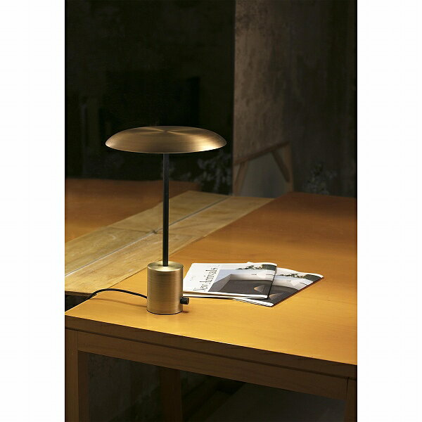 ◆Item Informationスペイン バルセロナにある照明のブランド『FARO BARCELONA（ファロ バルセロナ）』HOSHI（ホシ）はxJeR Studio（スペインの照明デザインスタジオ）がデザインした卓上灯です。本体と頭の...