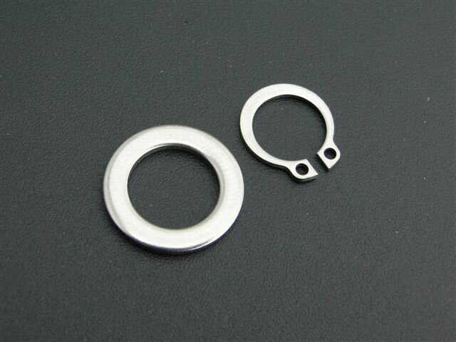 ■適応車種:HONDA 1975~77年式 旧CB400F 398cc・408cc用。逆車もOK。 ■概要:純正品番90474-703-000・94511-12000に対応。 ■チェンジペダルを取り付けるためのワッシャーとサークリップの2点...